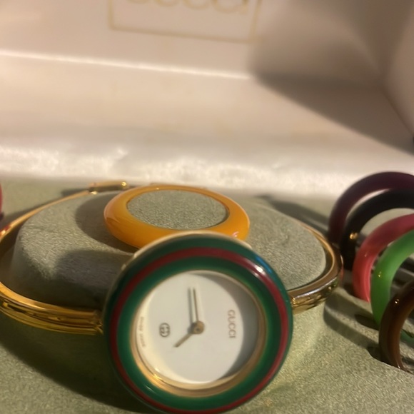 Gucci | Accessories | Gucci Change Bezel 10l Gold Plated Qz White Dial ...